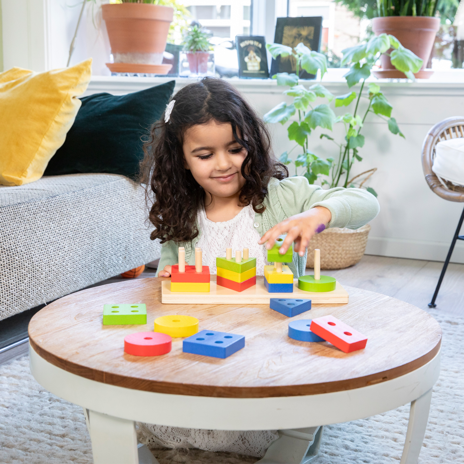 Geometric stacking puzzle | New Classic Toys